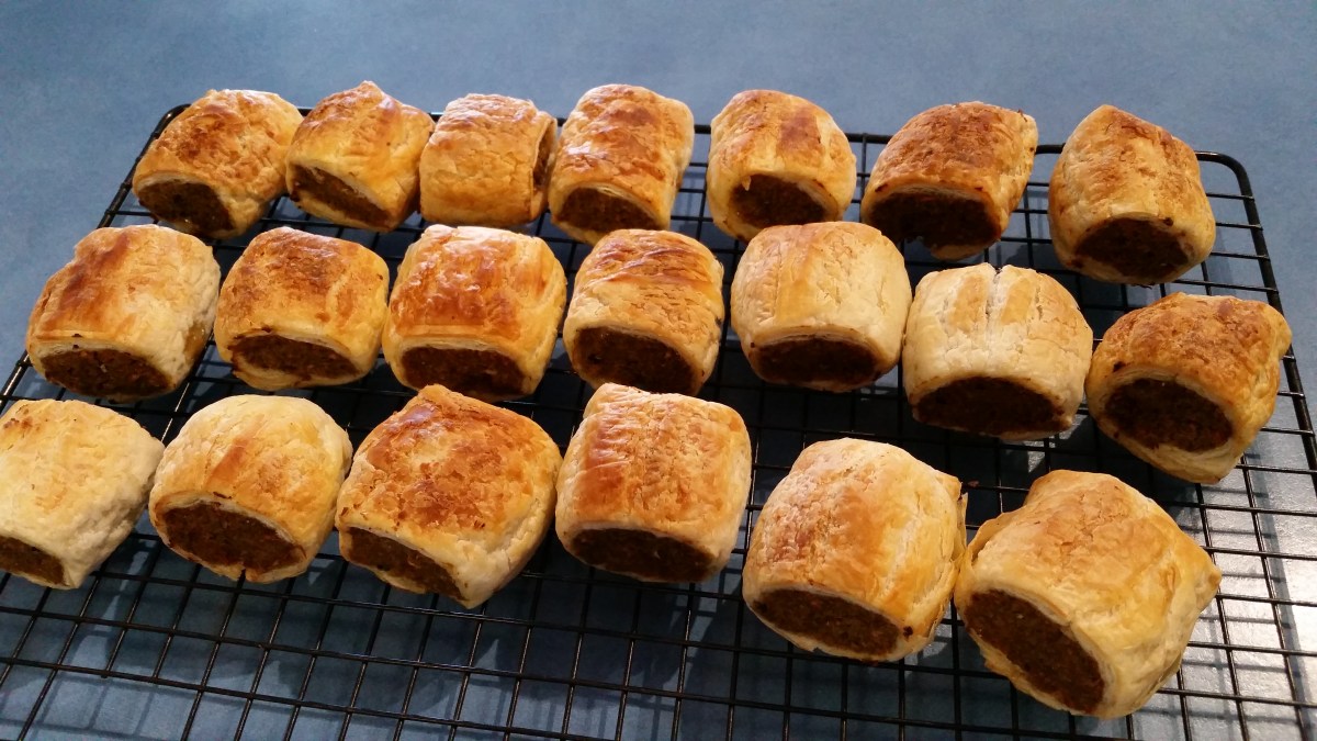 Veggie loaded sausage rolls | Itchin' Kitchen