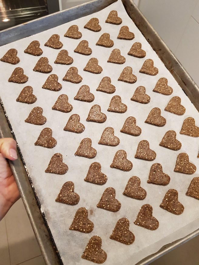 Crunchy Quinoa Biscuits | Itchin' Kitchen